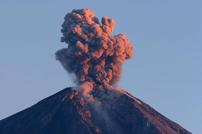 Merapi Erupsi Lagi Kini Tinggi Kolom Capai 2000 Meter, Kenali Lima Tipe ...
