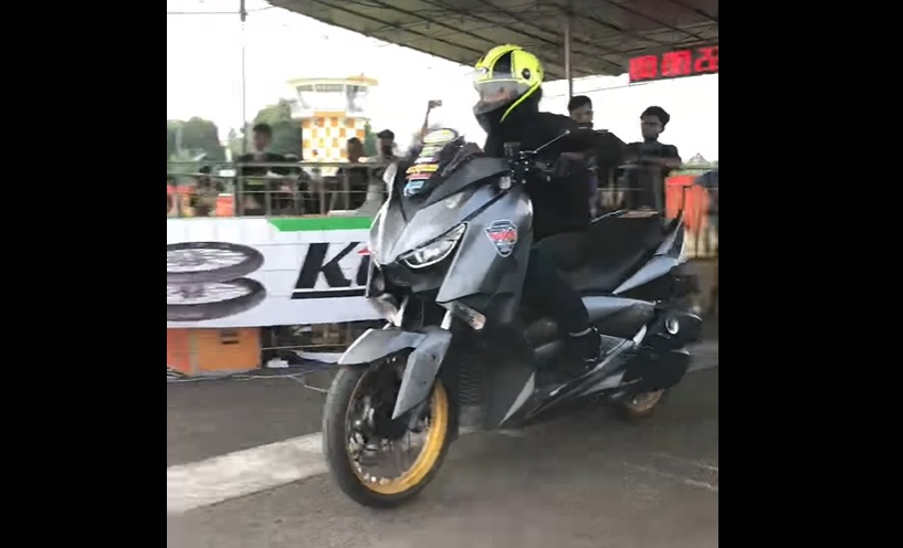 Geger, Balap Dengan Tampang Standar, Yamaha XMAX Jadi Juara Drag Bike ...