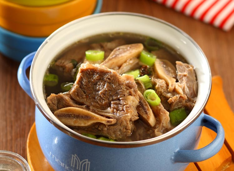 Resep Sop Iga Berempah Kuah Bening, Tips Daging Cepat Empuk | Sajian Sedap