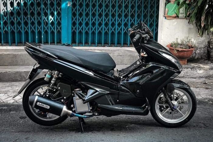 Honda Air Blade 125 Kena Modifikasi, Bodi Dilebur Hitam, Aksesoris ...