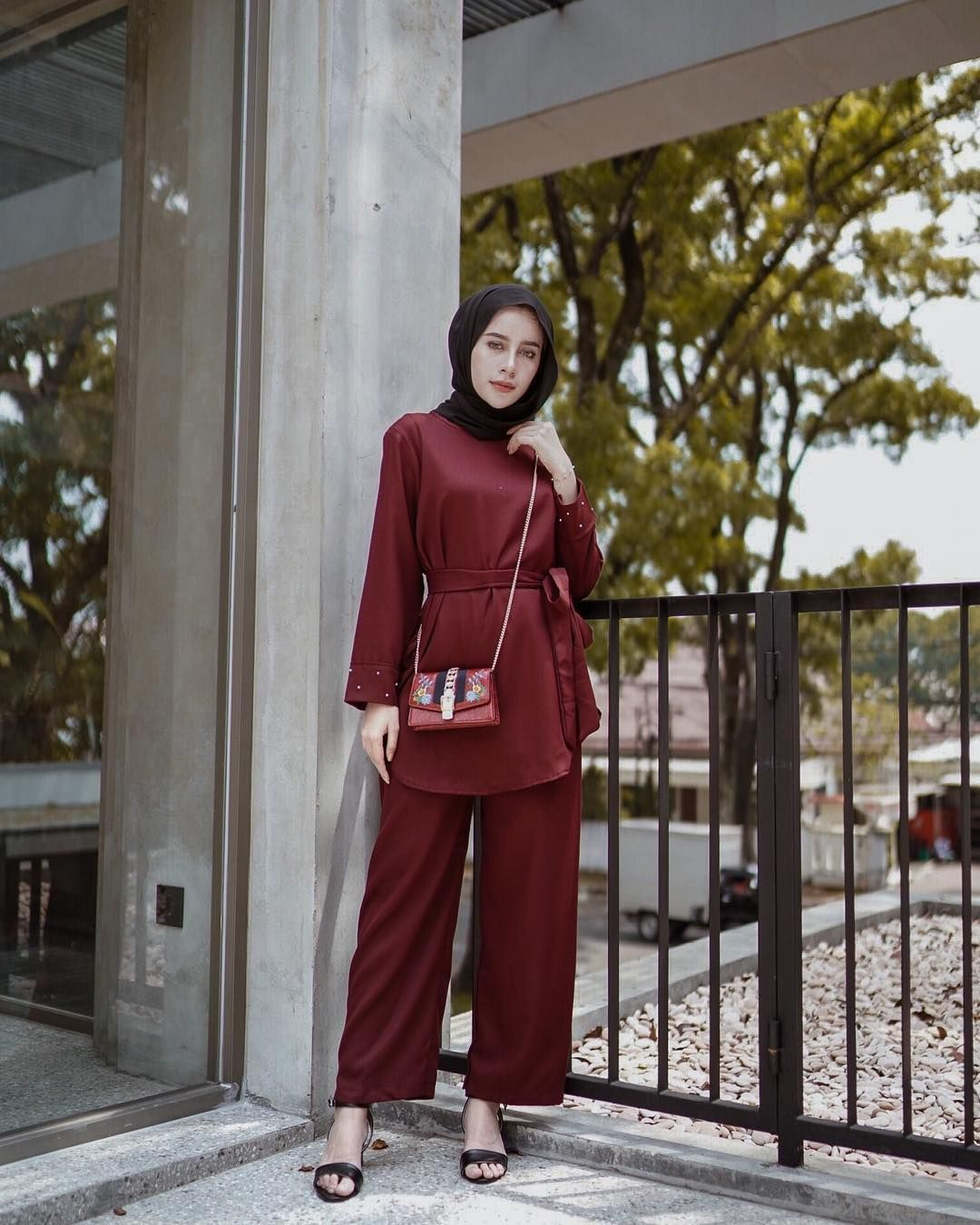 5 Model Tunik Merah Maroon Buat Gaya Lebaran yang Kece dan Stunning ...