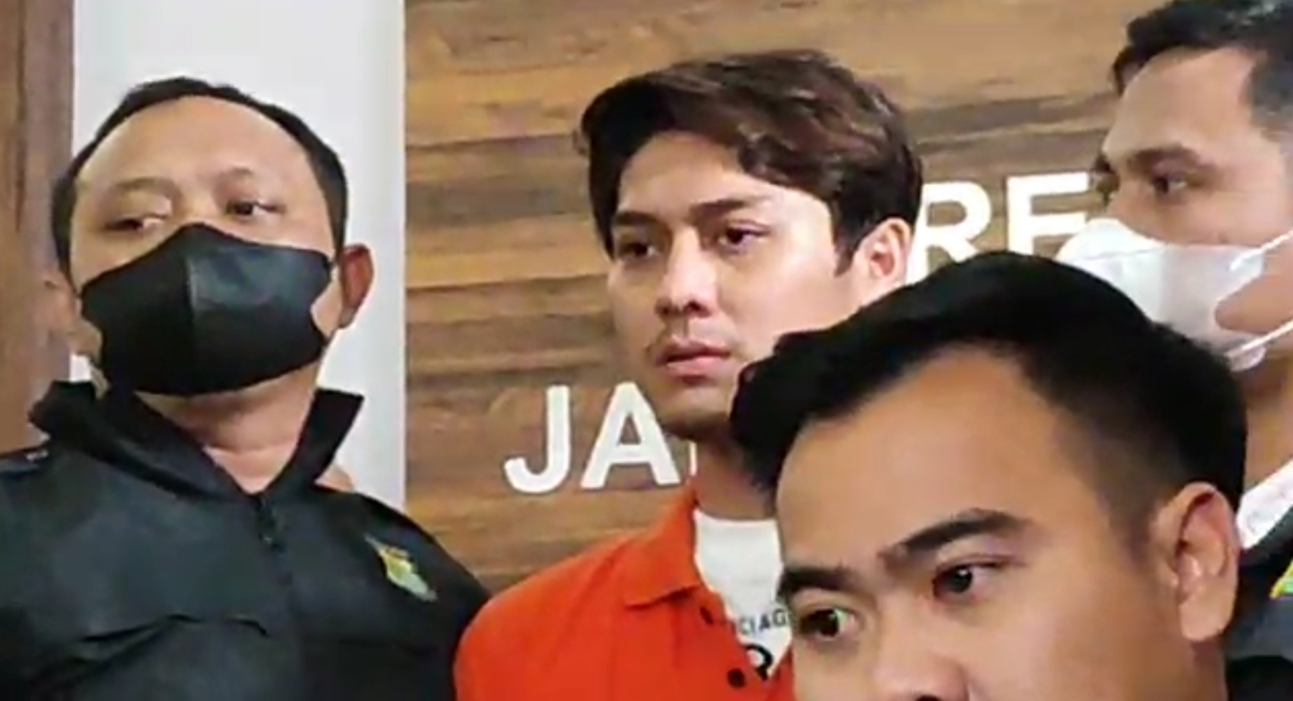 Resmi Ditahan! Rizky Billar Tampil di Depan Publik Pakai Baju Tahanan | Nova