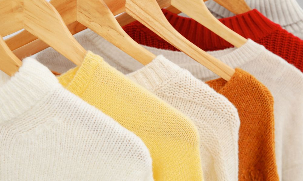 3 Rekomendasi Knit Sweater Oversize, Cocok untuk Musim Hujan! | Stylo