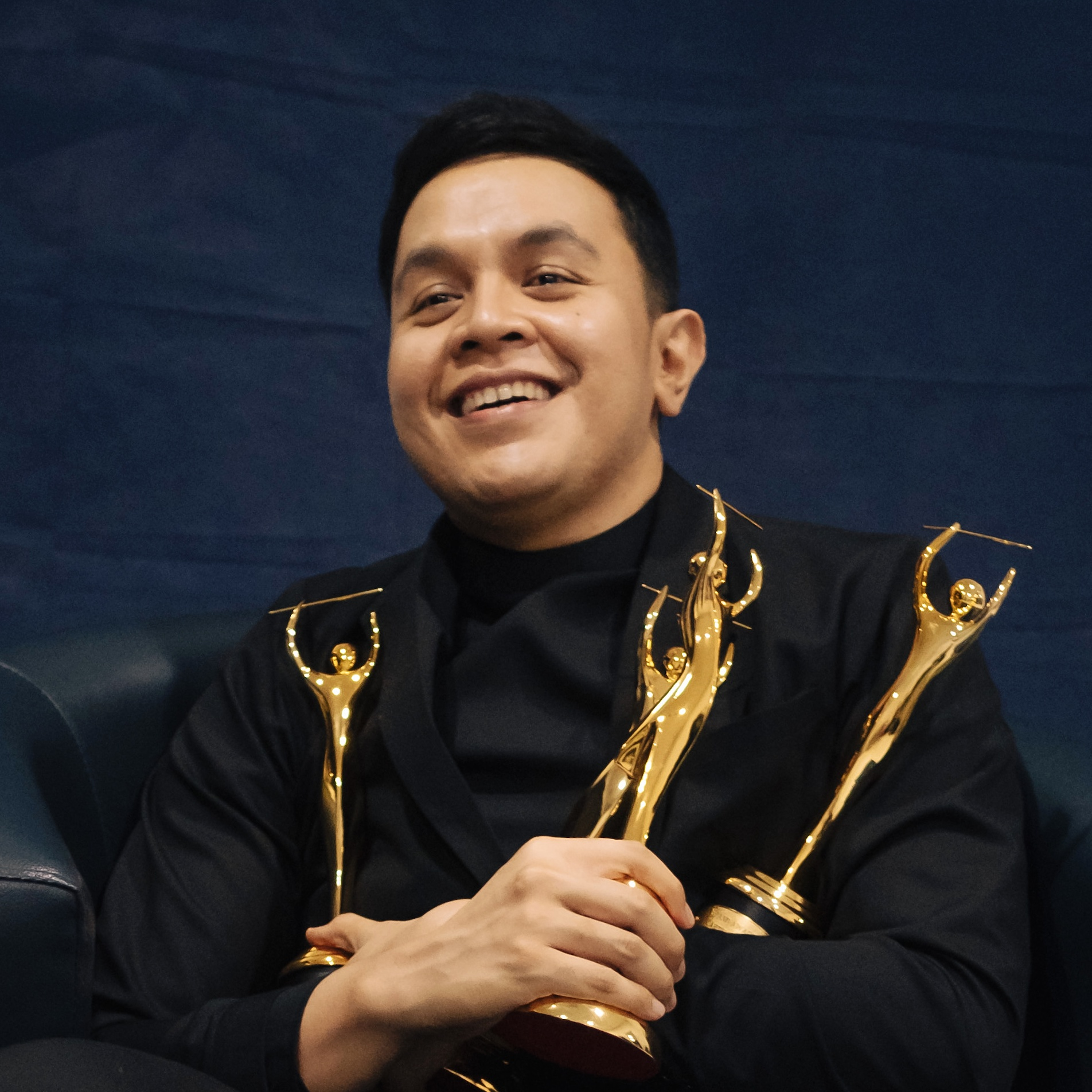 Kabar Gembira! Tulus Bawa Pulang 7 Piala AMI Awards Untuk Album Manusia ...
