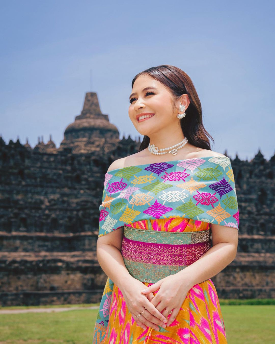 Kartini Muda yang Gemar Berkebaya, Intip Deretan Penampilan Prilly ...