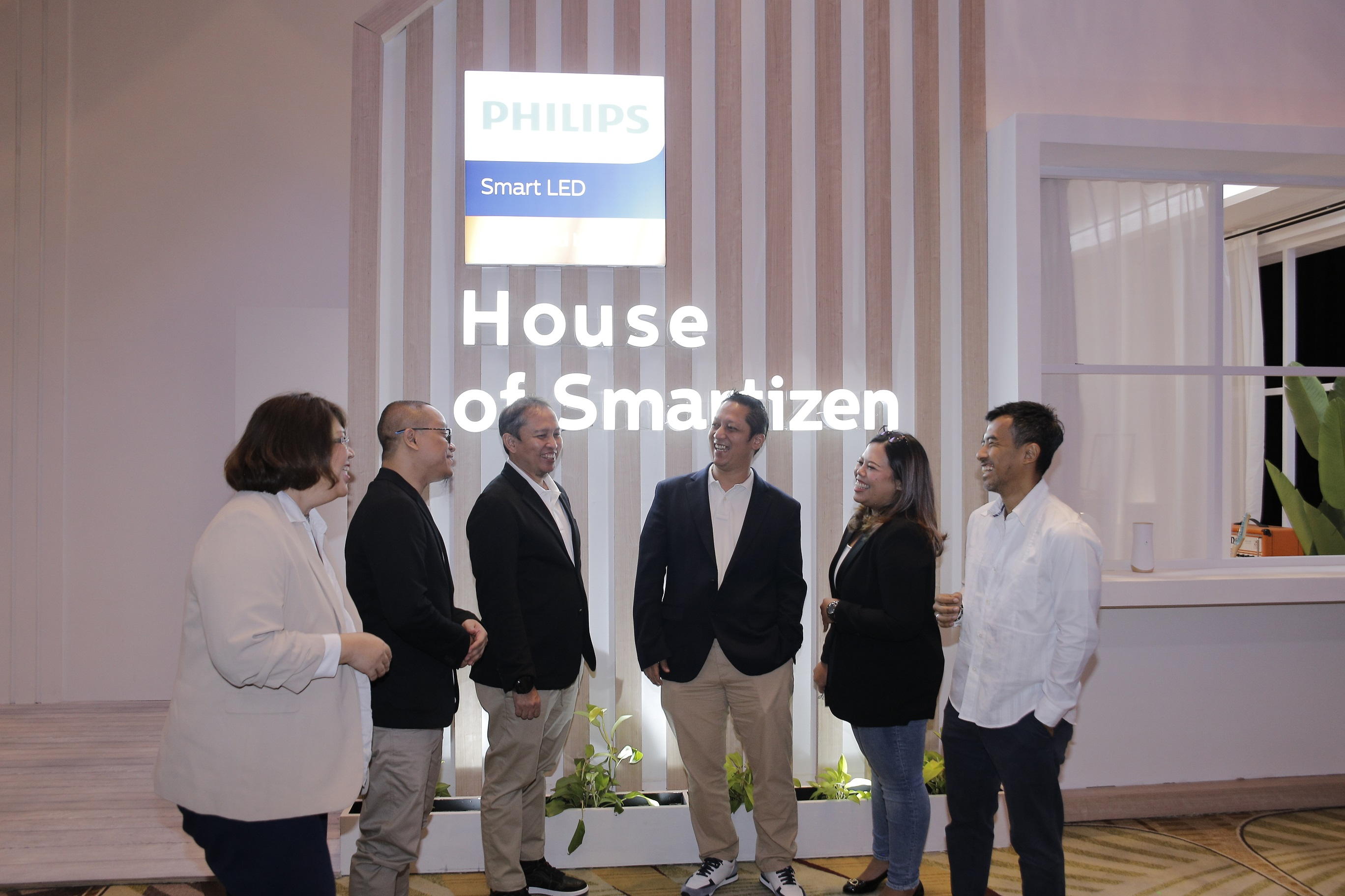 Review Philips Smart LED Connected by WiZ, Bisa Diatur Jarak Jauh! | Nova