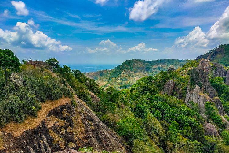 Ada Gunung Gede di Puncak Gunung Api Purba Nglanggeran, Banyak Cara ...