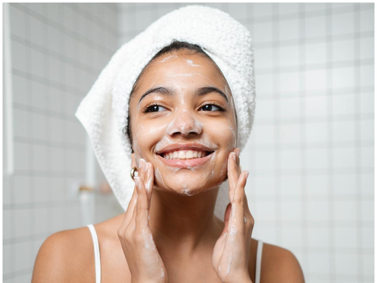 Awas Wajah Breakout, Ini 5 Akibatnya Jika Malas Cuci Muka, Simak ...