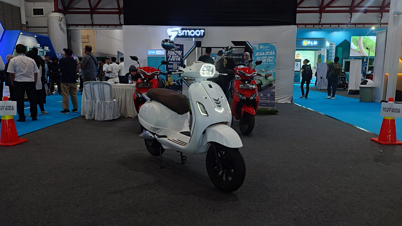 Motor Murah Tenaga Listrik Smoot Zuzu Hadir Di PEVS 2023, Dapat Subsidi ...