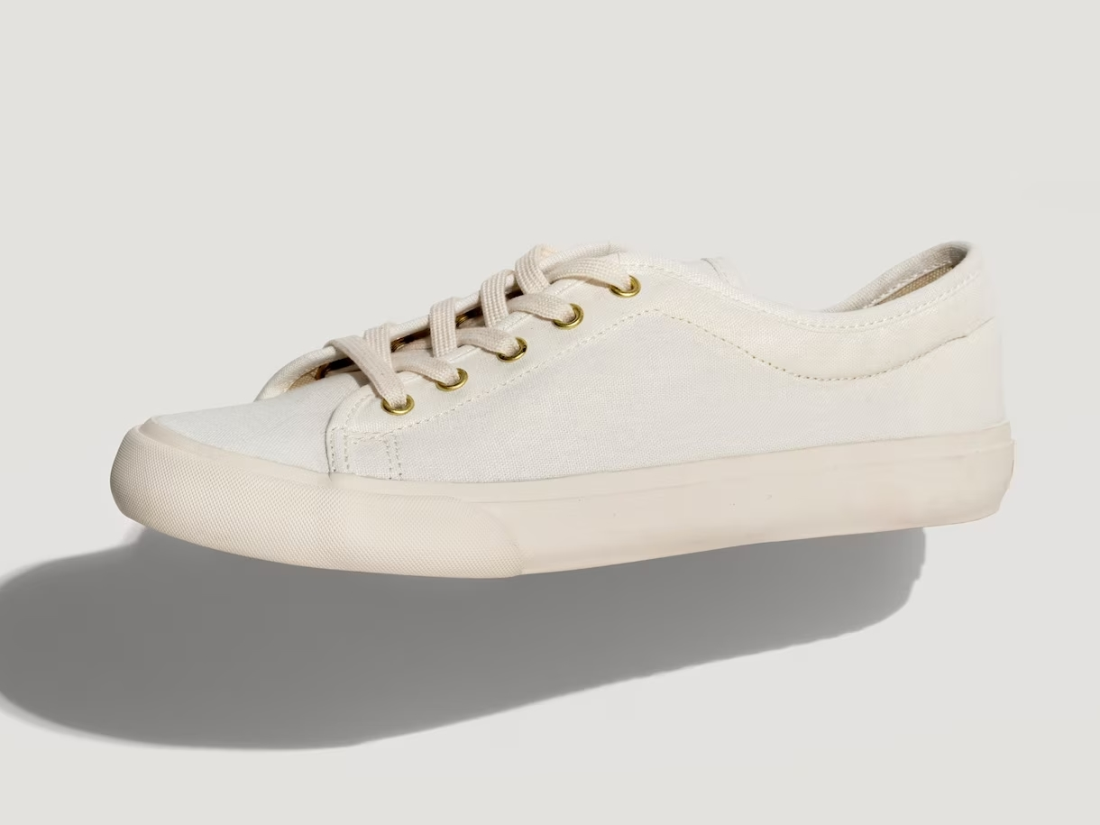 Cara Memutihkan Sepatu yang Menguning Pakai Bahan di Rumah, Gampang ...