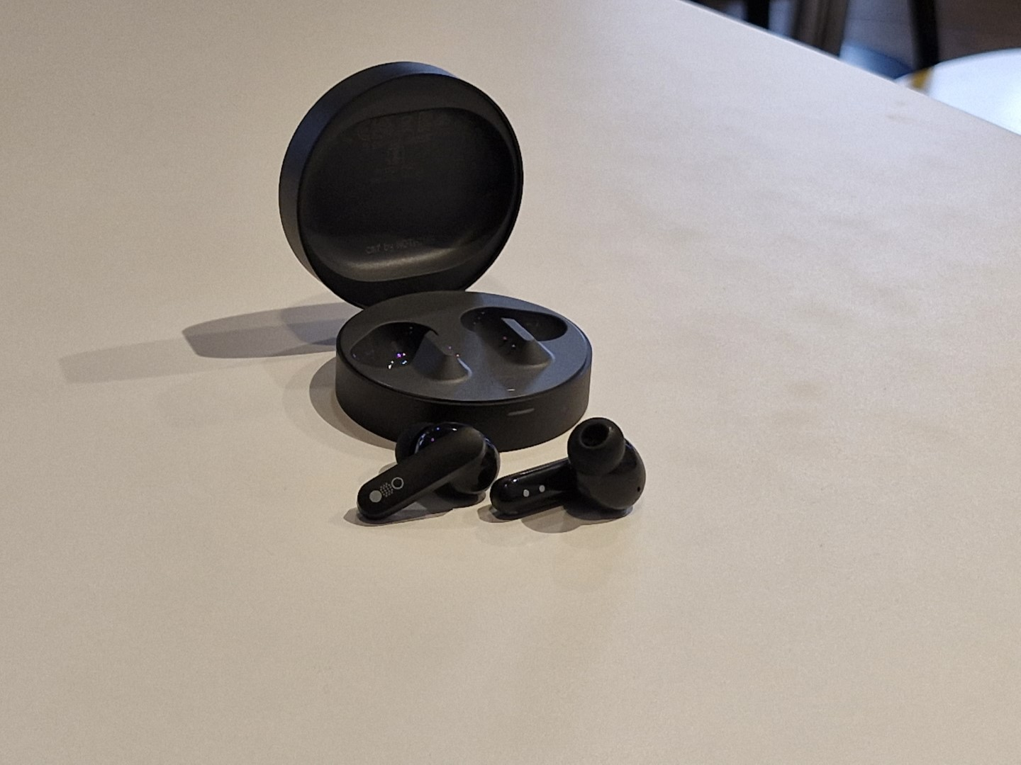 Review CMF Buds Pro, Kombinasi Desain Simplen nan Unik & Bass Nendang ...