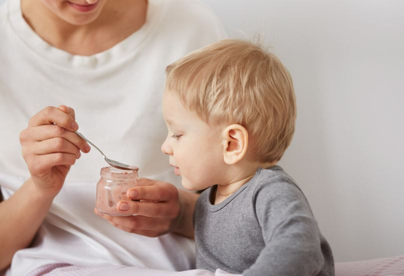 Jangan Dipaksa, Begini Cara Tepat Mengatasi Balita Trauma Minum Obat ...