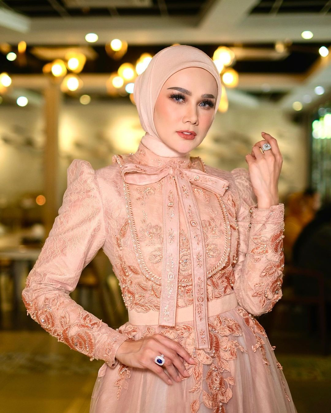 Terselip Tas Mewah Branded di Balik Tampilan Santun Mulan Jameela ...