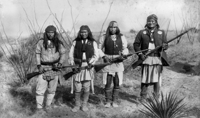 Selisik Sejarah dan Kehidupan Suku Indian Apache di Benua Amerika ...