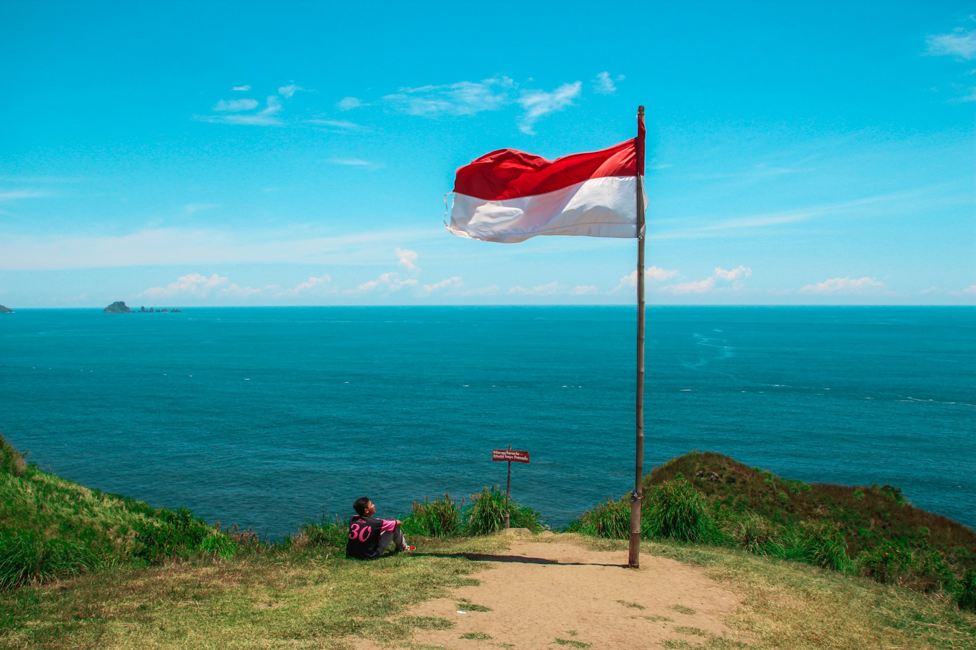 Sejarah dan Kiasan Warna Serta Cara Penggunaan Bendera Merah Putih ...