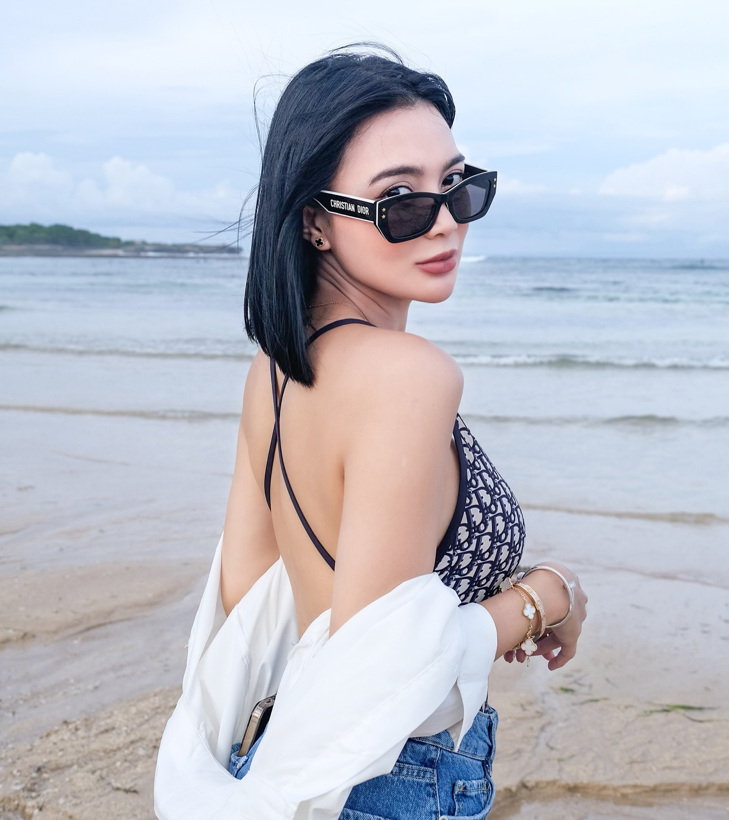 Warna Bajunya Gonjreng Banget, Wika Salim tetap Tampil Seksi dan Modis ...