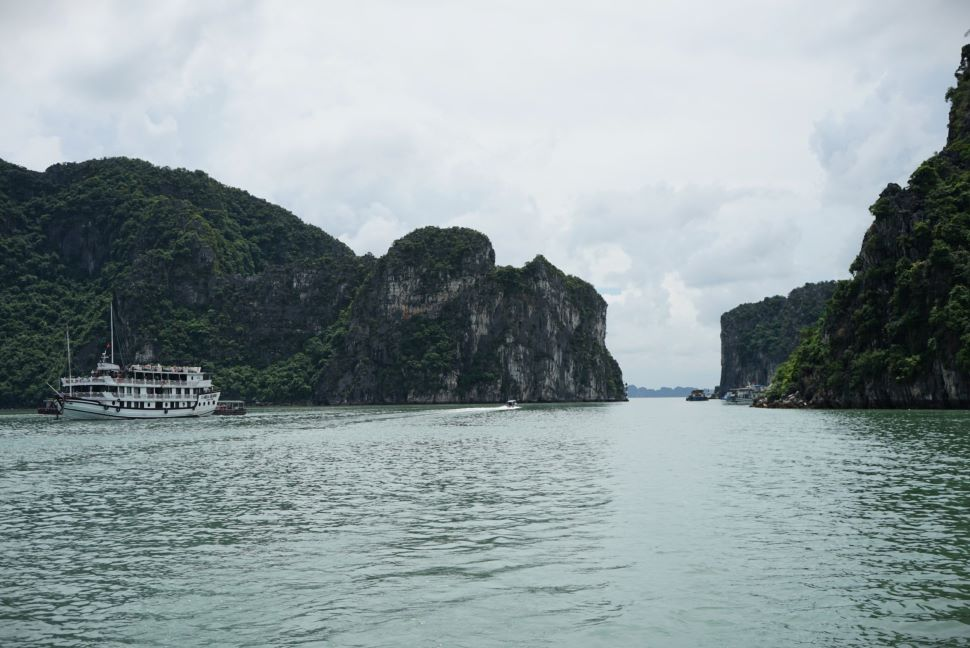 Pesona Wisata Teluk Ha Long di Vietnam yang Menyimpan Legenda ...