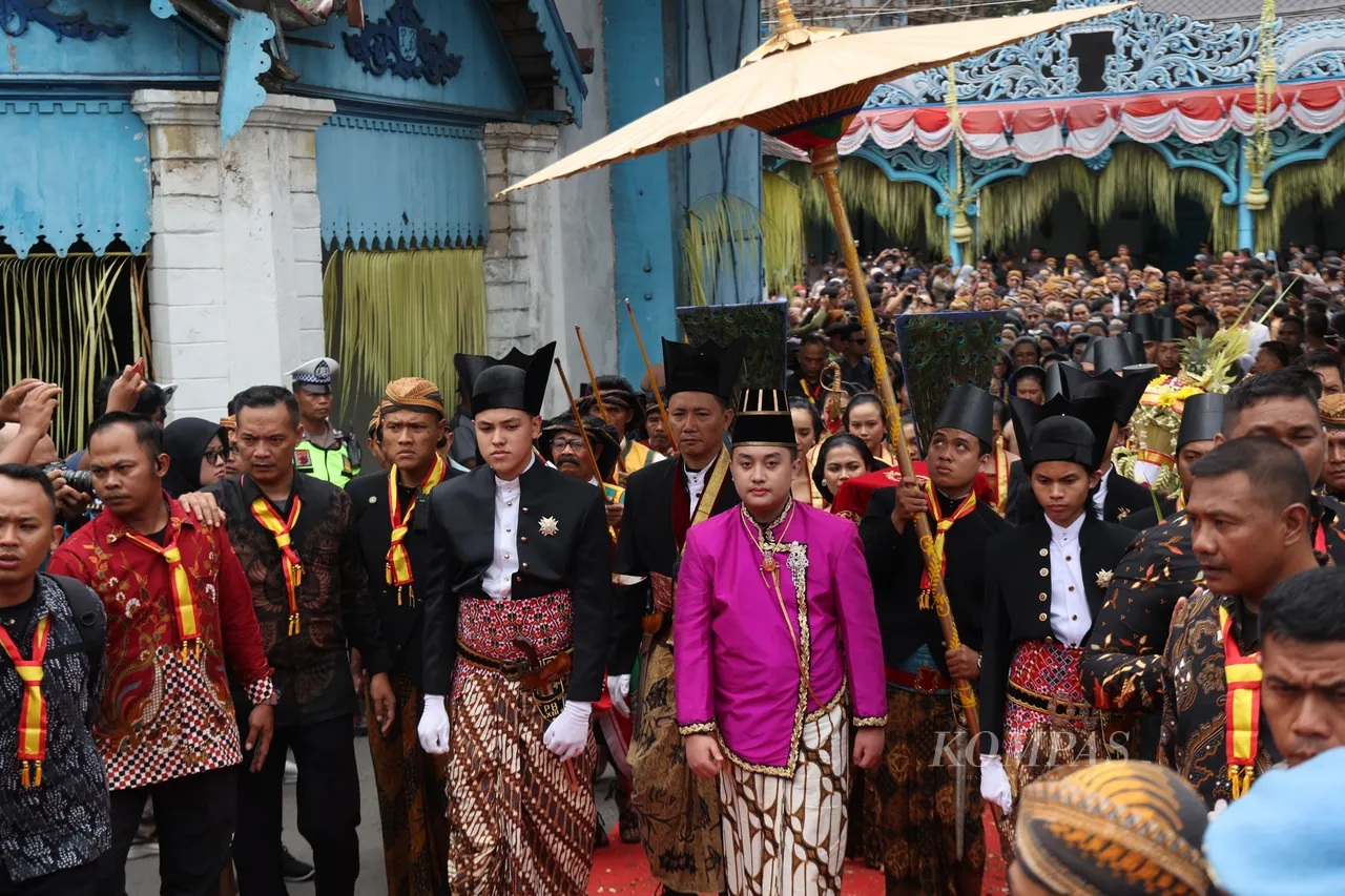 Gusti Purbaya Resmi Dilantik Menjadi Pakubuwana XIV Raja Keraton ...