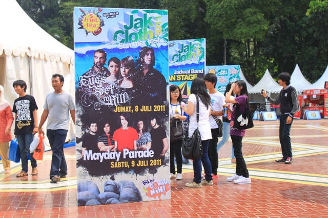 Hari Ke-2 JakCloth '11: Lima Music Stage, Satu Area | Hai