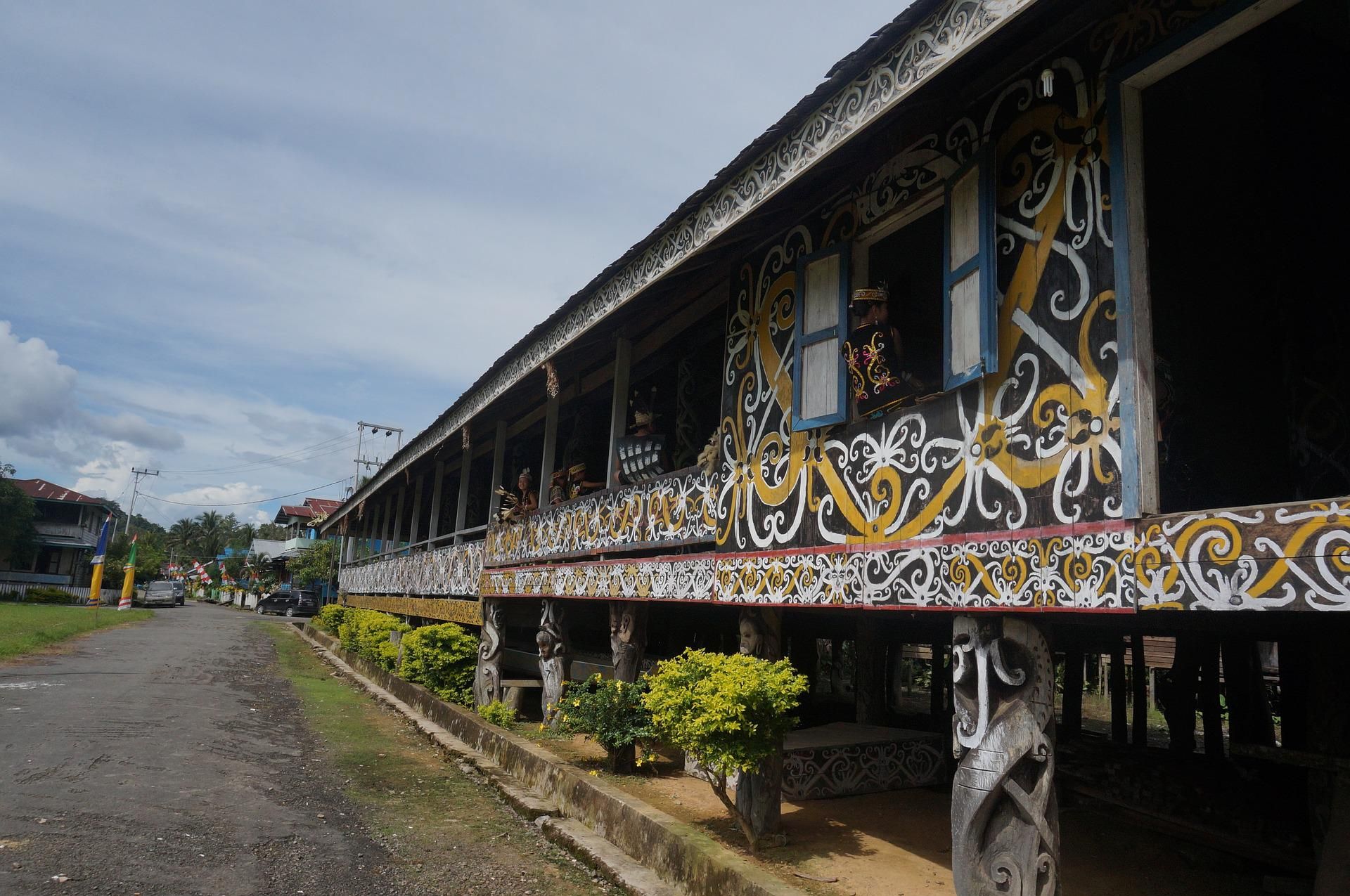 Betang Rumah Adat Keunikan Rumah Betang Khas Suku Dayak Di Kalimantan