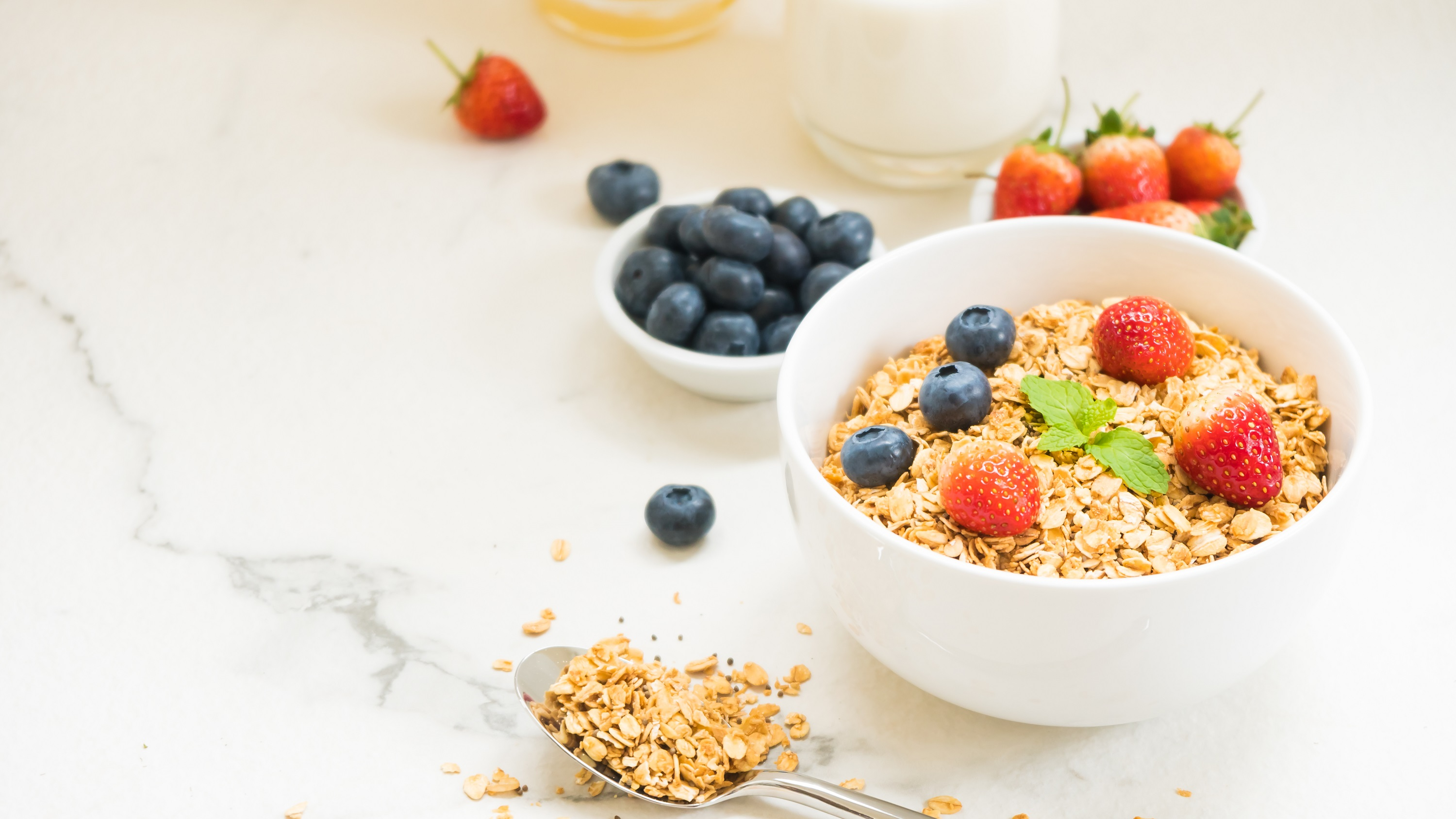 Tak Hanya Bikin Berat Badan Ideal, Ternyata Rutin Makan Oatmeal Bisa ...