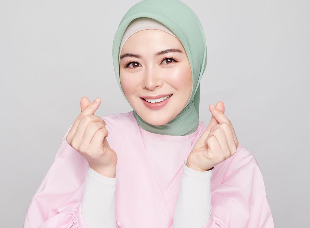 Sudah Mualaf, Ayana Moon Sempat Culture Shock Babi Haram untuk Muslim - Page 3