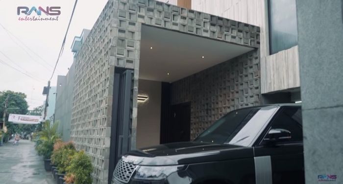 Penampakan Rumah Ahmad Sahroni, Anggota DPR RI yang Kini Dikecam Publik, Mewah Meski Nyempil di ...