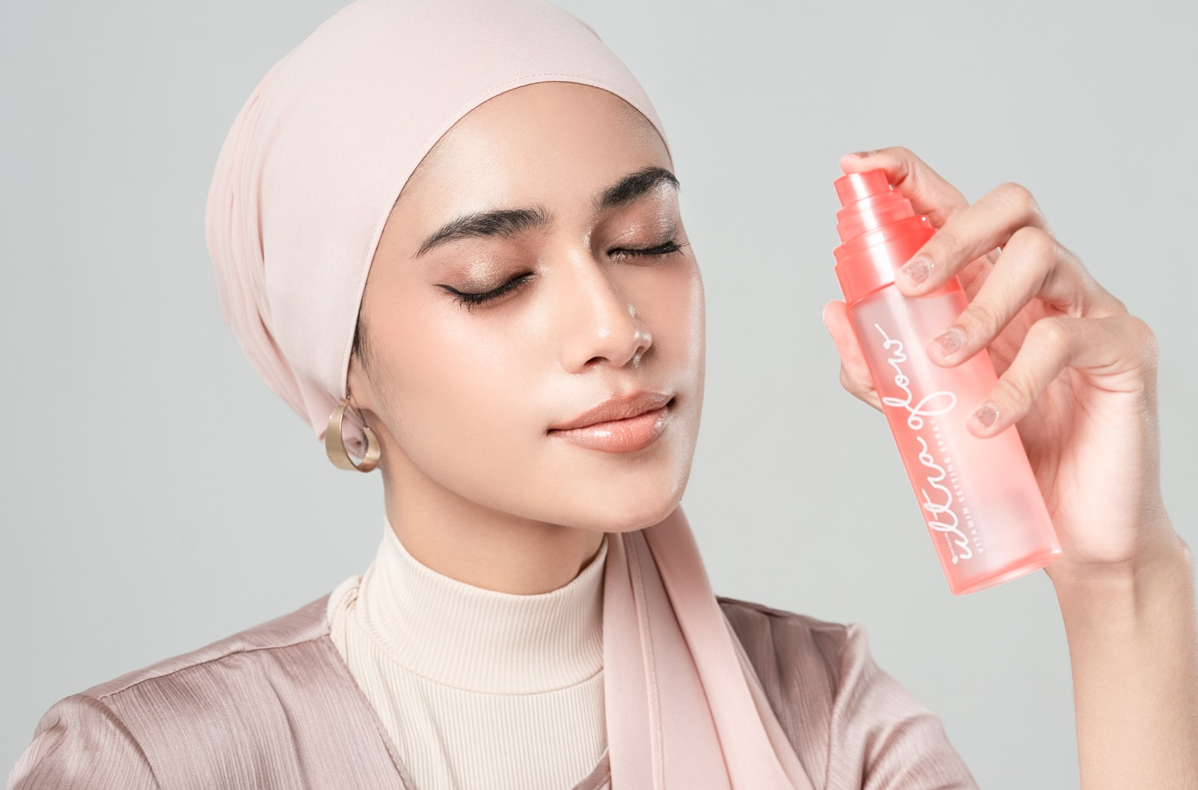 5 Tips Menggunakan Setting Spray yang Benar Beserta Manfaatnya