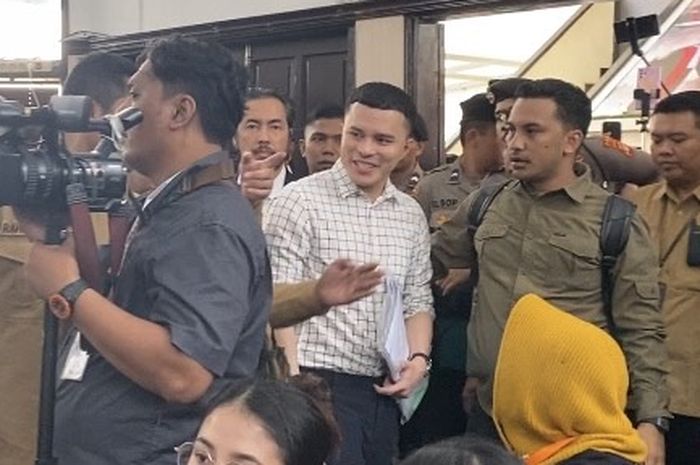 Dicecar JPU Soal 'Sumpel Mulut' Nikita Mirzani dengan Uang, Oky Pratama Tegas Bantah Tuduhan