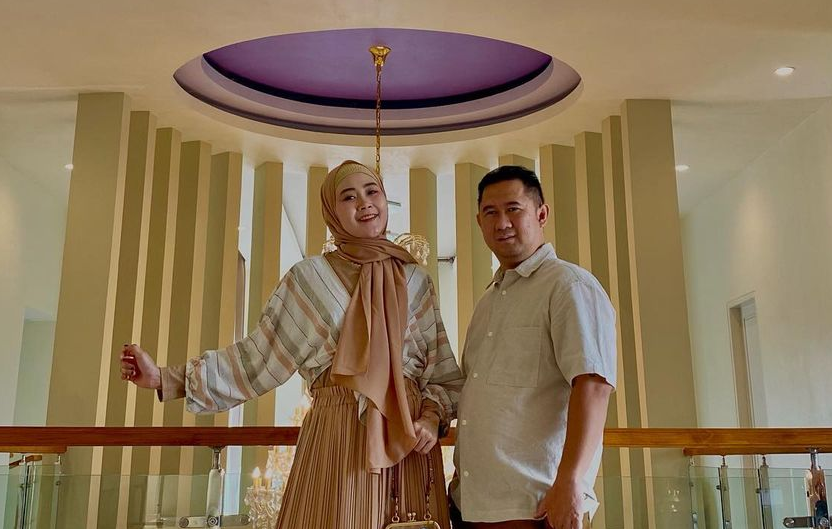 5 Mobil Mewah Berjejer di Garasi, Hidup Bu Dendy yang Viral Sawer ...