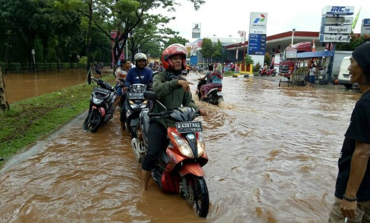 Biar Nggak Jatuh dari Motor, Begini Teknik Mengerem yang Benar Pas ...