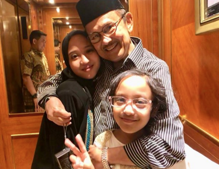 Eyangnya Meninggal Dunia, Cucu Pak Habibie: Sekarang Eyang Sudah ...