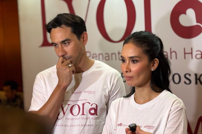 Darius Sinathrya Kumandangkan Azan di Film Lyora, Sutradara Ungkap ...