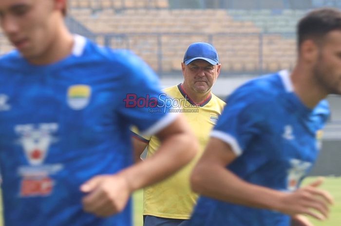 Bos Persib Tegaskan Bojan Hodak Tak Bisa Tiba-tiba Pindah ke Tim Lain ...