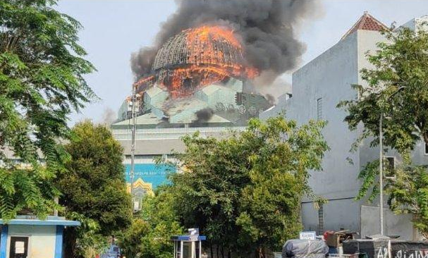 Potret Kebakaran yang Terjadi di Jakarta Islamic Centre, Kubah Dilalap si Jago Merah hingga ...