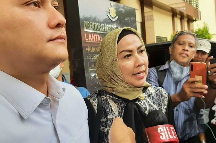 Usai Alami KDRT, Venna Melinda Bulatkan Tekad Gugat Cerai Ferry Irawan