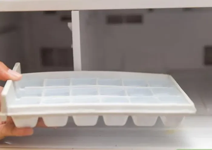 3 Cara Membuat Es Batu Cepat Beku Tanpa Menurunkan Suhu Freezer - Semua Halaman - Sajian Sedap