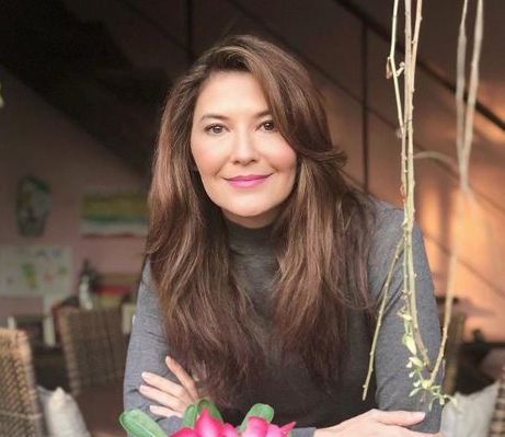 Lama Tak Muncul di Layar, Aktris Tamara Bleszinky Masih Terlihat Cantik Saat Layani Pengunjung ...