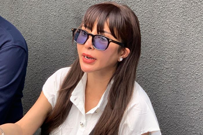 Ayu Aulia Pasang Badan Bela Ridwan Kamil, Bantah Adanya Perselingkuhan dengan Lisa Mariana